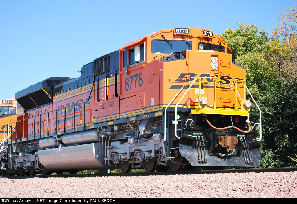 BNSF 8778 Finally gets A High BAll Green and starts to Pull towards BNSF Lincoln yard with only ...